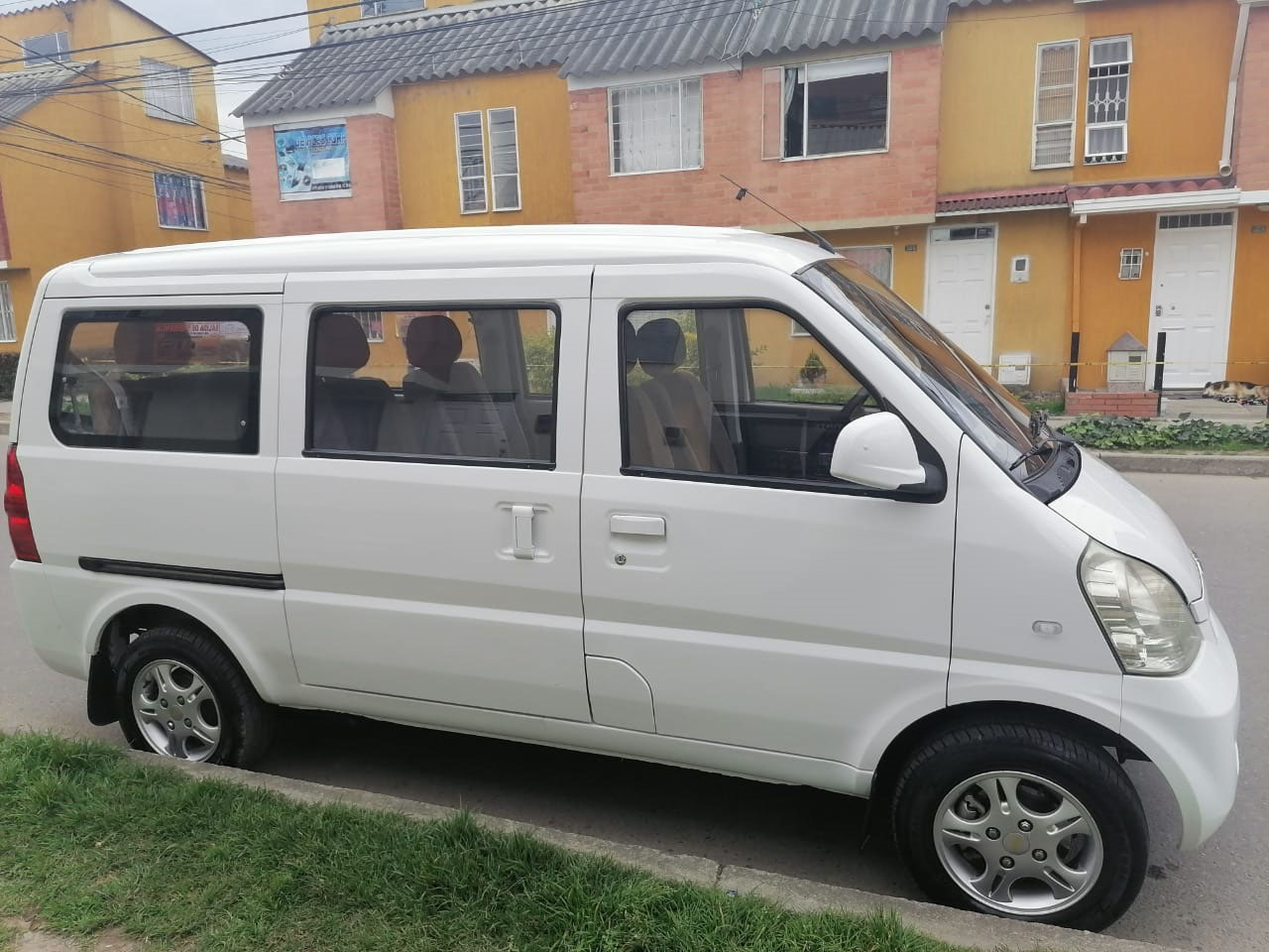 I-deal Cars | CHEVROLET NP300 F.E 7 PSJ 2014